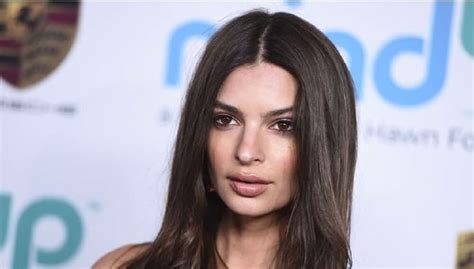 Emily Ratajkowski Est Allée Trop Loin Cette Photo Fait Scandale Et