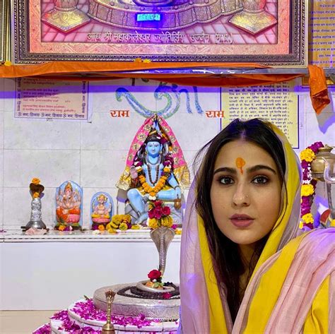 शिवरात्रि पर शिव भक्ति में डूबी सारा अली खान भड़के लोग कहा मुस्लिम