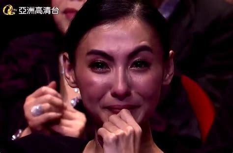 張栢芝滿臉淚水注視著謝霆鋒，看完這幾張照片謝霆鋒會不會愧疚？ 每日頭條