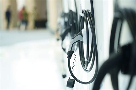 Ev 배터리 충전을위한 전기 자동차 충전소 전기 엔진을 가진 차량을 위한 마개 Ev 충전기 청정 에너지 녹색 힘 미래 운송 기술