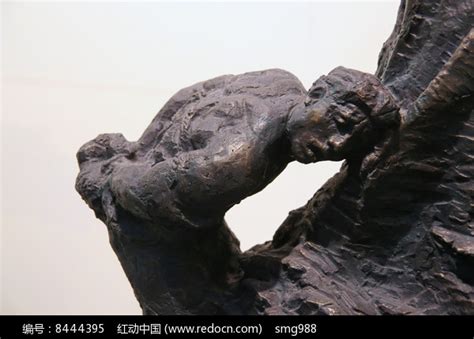被束缚双手的囚徒雕像高清图片下载红动中国