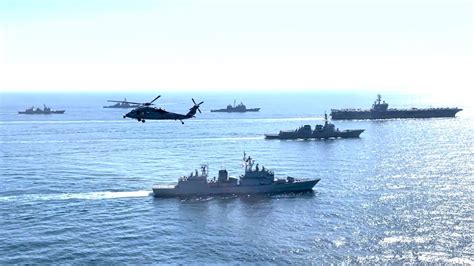 현장영상 오늘 동해에서 실시된 한미연합해상훈련 미 항모 로널드 레이건과 해군 이지스 구축함 서애류성룡함 등 한미 해군함정의