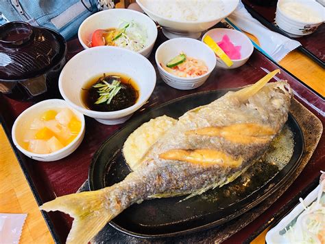 沖繩美食：海鮮料理 浜の家（濱之家） 近青洞 新鮮奶油烤魚 炸蝦定食