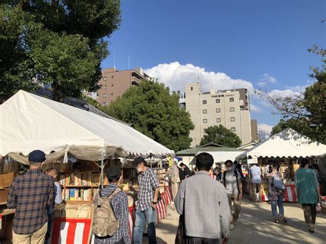 ワクワクゾンビ On Twitter 先週は四天王寺の大古本祭り（左）に、今日は天神さんの古本まつり（右）に行けました。四天王寺では