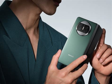 Huawei Mate X Fact Magazine