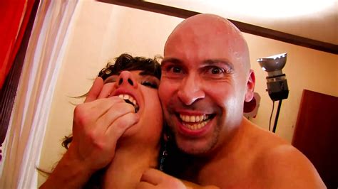 若いふしだらな女とワイルドなセックス！ Xhamster