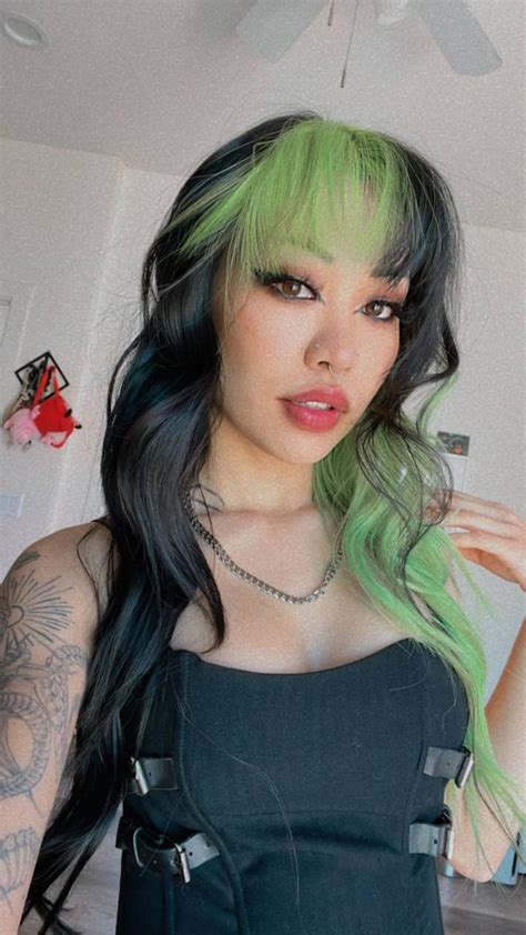 Michelle R Reactgirls