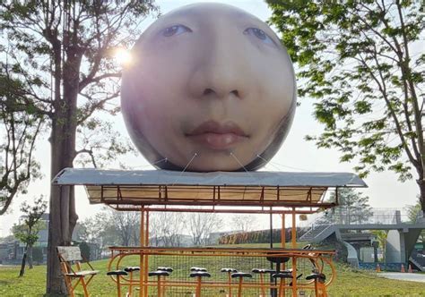 彰化人頭氣球車春節限時打卡！他靠「小便地方」成谷歌田尾之光 城市學