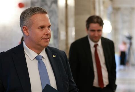 Няма изискване за договор с НЗОК за издаване на електронни извинителни бележи заяви министър