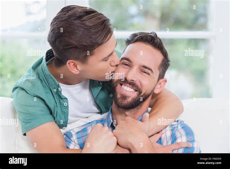 Schwule Männer Küssen Fotos Und Bildmaterial In Hoher Auflösung Alamy