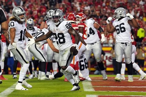 Raiders Chiefs Week 18 Preview Can Las Vegas Ruin Kansas Citys Super
