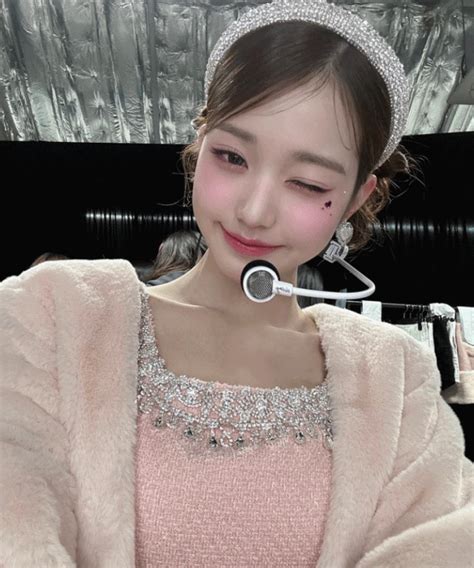 [아이브 장원영 착용] 오로라 하트 원 포인트 스터드귀걸이 에이블리