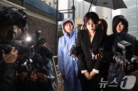 용산경찰서 출석한 文 전 대통령 딸 다혜씨죄송합니다 뉴스1