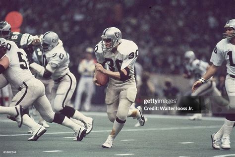 Super Bowl Xv Oakland Raiders Mark Van Eeghen In Action Vs News
