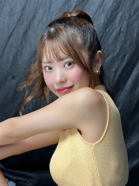 朝倉咲彩🦋さあちゃん レースクイーン大賞新人賞受賞👑 On Twitter おはよー💛 蝶々とまってる、、🦋笑 撮影会