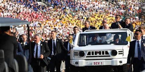 El Papa Se Despide De Indonesia Con Una Misa Ante 100000 Personas Os