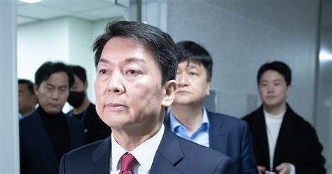긴급 기자회견 마친 안철수