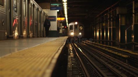 Subway Station With An Approaching Train Urban Transportation Scene Stock Illustration
