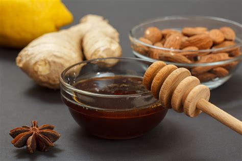 검은 배경에 감기와 독감 완화를위한 건강 치료 식품 개선에 대한 스톡 사진 및 기타 이미지 개선 건강관리와 의술 건강한