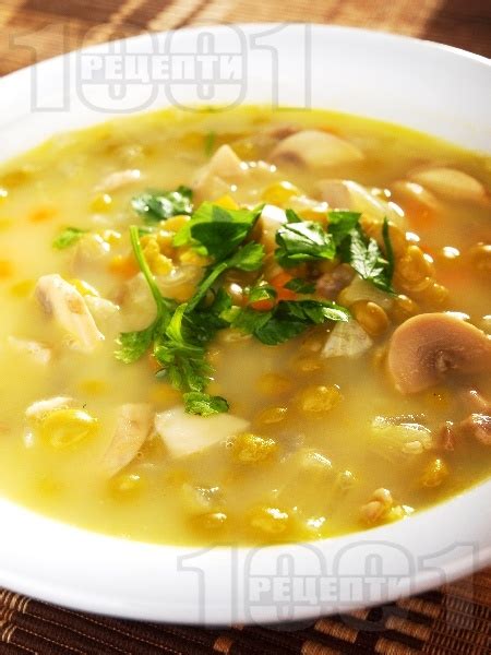 Супа от гъби и грах със застройка от жълтък