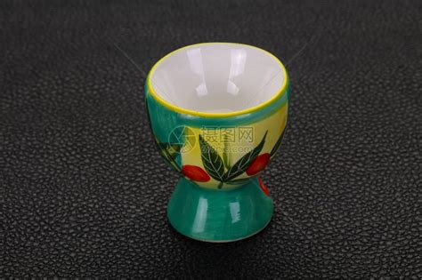 黑色背景上的水煮蛋空架高清图片下载 正版图片505885626 摄图网