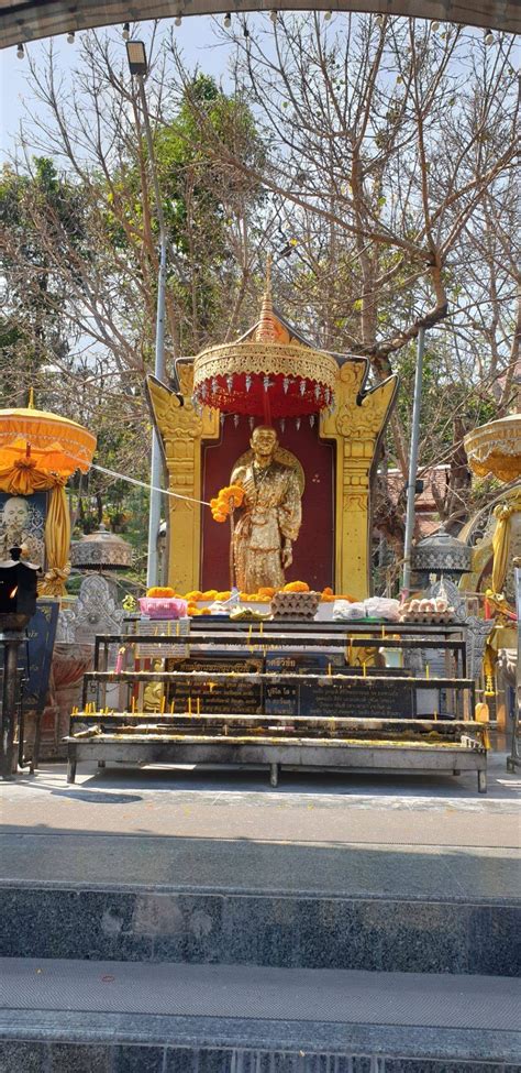 รูป อนุสาวรีย์ครูบาศรีวิชัย Wongnai