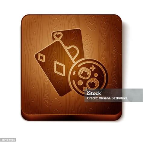 갈색 놀이 카드와 흰색 배경에 고립 된 얼음 조각 아이콘 위스키의 유리 카지노 도박 나무 사각형 버튼입니다 벡터 일러스트레이션 가득 찬에 대한 스톡 벡터 아트 및 기타