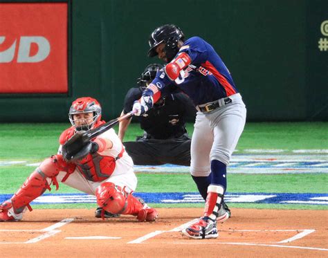 ＜プレミア12 3決 メキシコ・アメリカ＞初回1死 先制ソロを放つアデル （撮影・白鳥 佳樹） ― スポニチ Sponichi Annex 野球