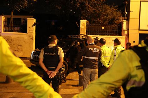 Gallery Ecuadorian Police Raid Mexican Embassy Fotos