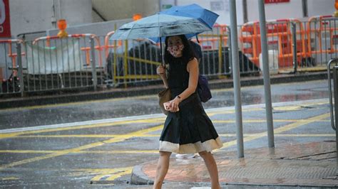 雷雨區正在香港以南海域發展 預料未來一兩小時影響本港 新冠疫情專頁