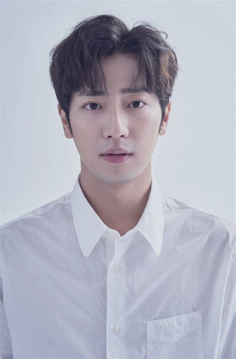 Lee Sang Yeob 이상엽 Hancinema