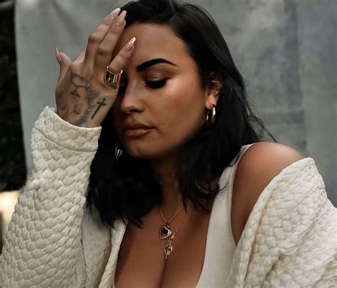 Elsa Rajaona Adlı Kullanıcının Demi Lovato Panosundaki Pin