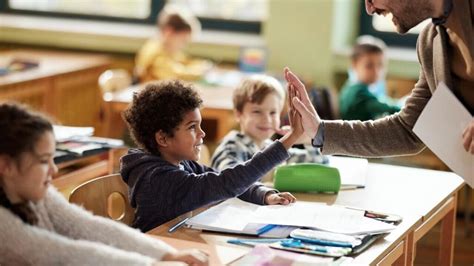 How to Create a Positive Learning Environment (Strategies + Tips)