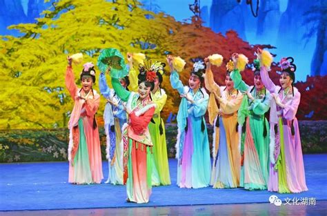【全国花鼓戏来湘聚】湖南经典保留剧目《刘海戏金蟾》登展演舞台 饱戏迷眼福