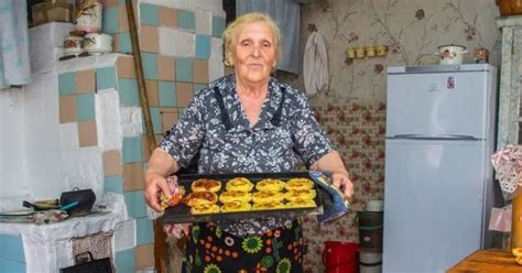 Батьки залишили мене на бабусю і поїхали А коли я подорослішав і