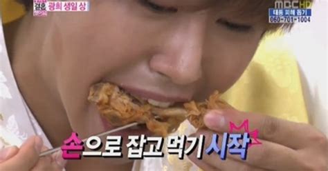 광희 닭다리 손으로 잡고 뜯고 정글 스타일 티나네