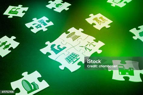 직소 퍼즐 조각 다양한 전기 에너지 아이콘이 인쇄됩니다 공장 산업 건물에 대한 스톡 사진 및 기타 이미지 공장 산업 건물 다양 다중 색상 Istock