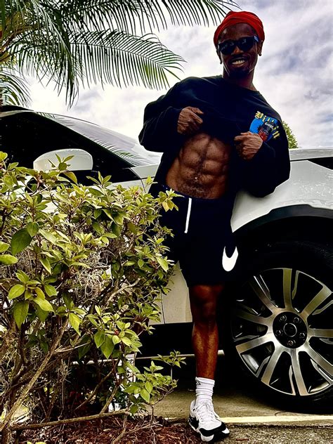 alex woodson ifbb pro personal trainer reaal instagram giveaway