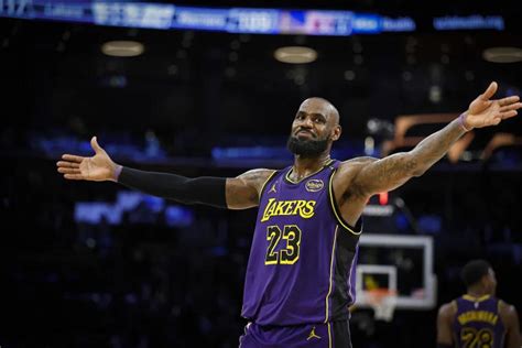 詹姆斯nba生涯总得分来到了49954分，距离50000分还差46分