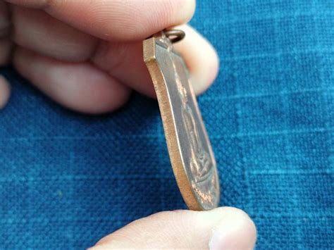 เหรียญหลวงพ่อทองคำ วัดไตรมิตรวิทยาราม หลังซุ้มประตู ภปร เฉลิมพระเกียรติ ปี2542 หลวงปู่หมุนวัด