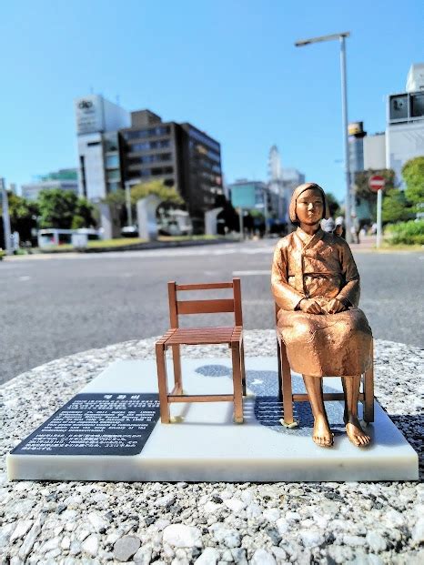 小さい「平和の少女像」と 180 小さい「平和の少女像」を広げるキャンペーン