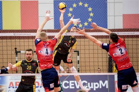 Cev Cup Dick Kooy Met Belchatow Naar Halve Finale Vizier Op Volleybal