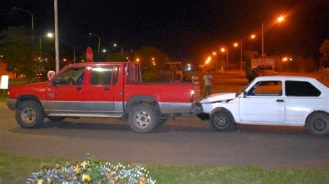 Dos lesionados tras choque entre automóvil y camioneta Elonce