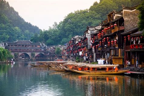 【長沙直航】新仙境張家界天門山、鳳凰古城秀八天〈華信航空〉高雄福客旅行社 南台灣大陸旅遊第一專家17年口碑給您最優惠的價格，值得信賴