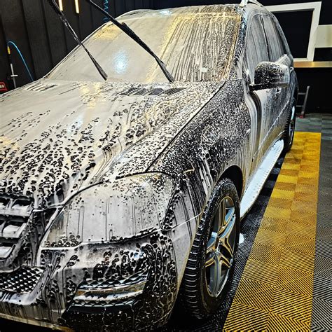 즐거운세차놀이 명절을 앞두고 시간이 좀 에매하서 미리 간세 두시간 컷으로 소소하게 하고 왔네요~~ 발수가 아직 잘 살아 있어요 다들 새해 복 많이 받으시고 가족분들과