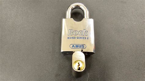 Montering Av Oval L Scylinder I H Ngl S Assa I Ett Abus Rock