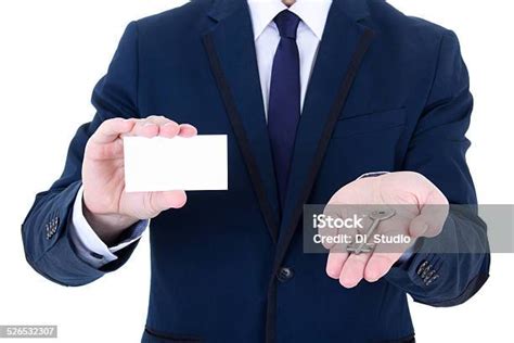 삼각대를 암호키 및 조문이었어요 카드 남성의 손 거래자에 대한 스톡 사진 및 기타 이미지 거래자 계약서 고객 Istock