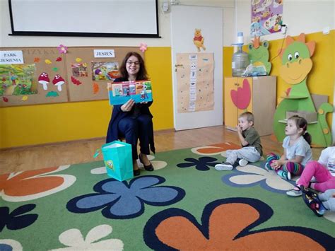 SPOTKANIE PRZEDSZKOLAKÓW Z PANIĄ Z BIBLIOTEKI W tym dniu naszą grupę