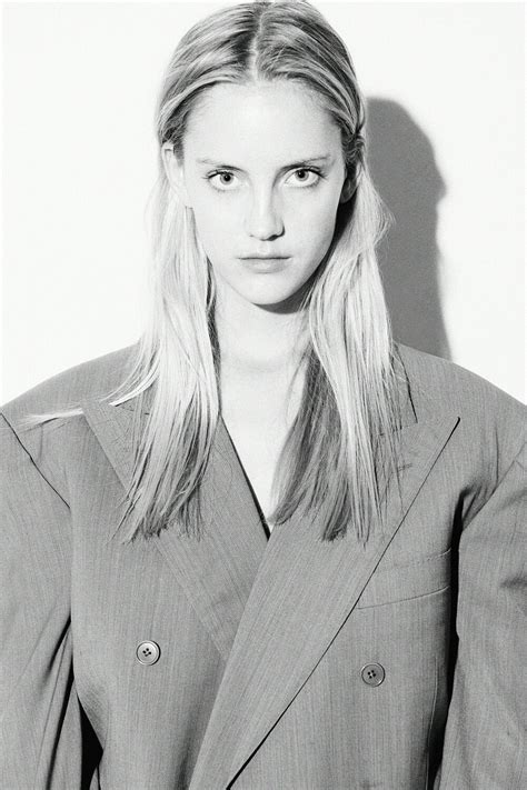 Lola Corfixen Paris Img Models