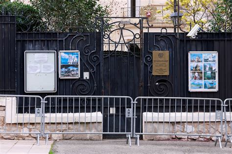 Задержанные признались в нападении на генконсульство России в Марселе